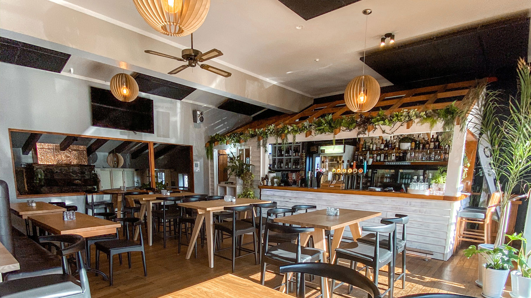 Stables on Alpha – Restaurant, Bar & Venue